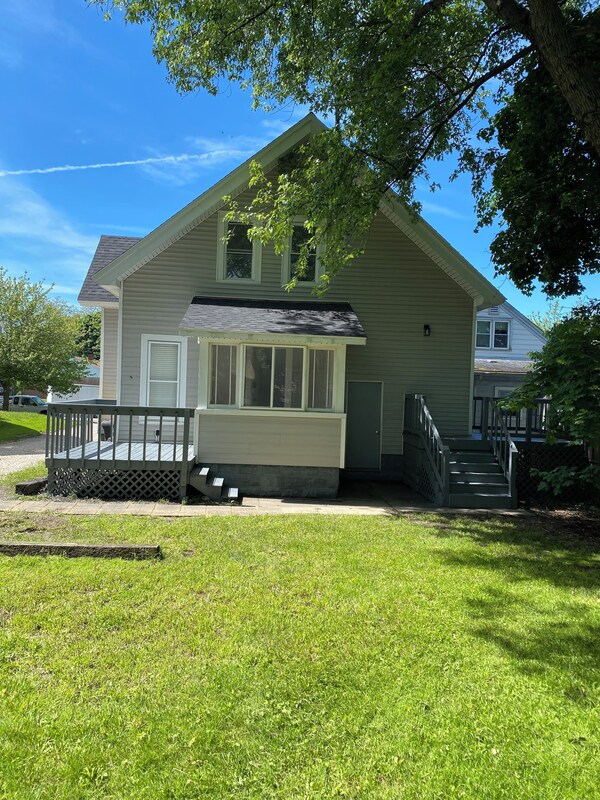 Charming 2-bedroom Apartment With Ac, Wifi, In The Historic Ashtabula Harbor - Geneva-on-the-Lake, OH