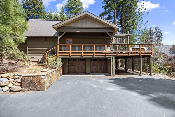 Tahoe Getaway Home-close To Beach And Hiking - Kings Beach, CA