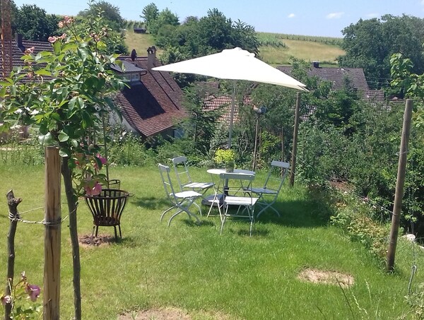 Ferienwohnung 'Rebgärtle' Mit Privatterrasse, Gemeinschaftsgarten Und Wi-fi - Müllheim