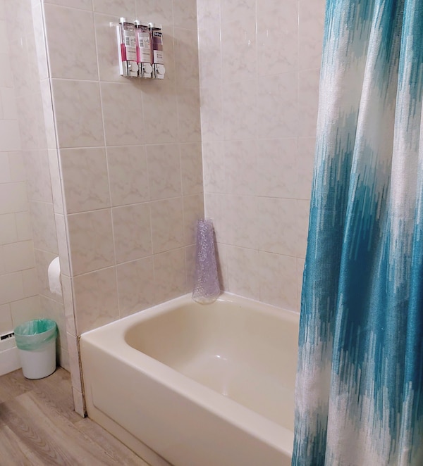 Enjoyable Bungalow Basement With Wifi In Edmonton - Alberta