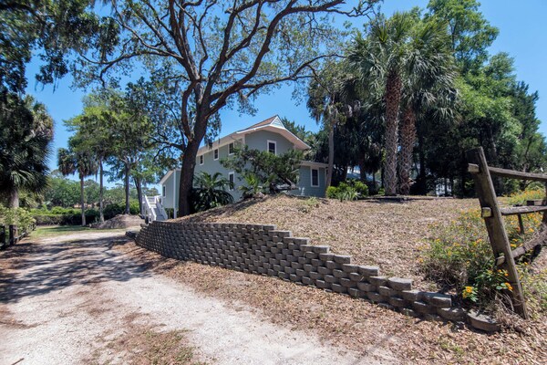 The Fort; New To Market! 4br W/golf Views, Wildlife, Close To Beach, Whaleys & Marina - Edisto Island