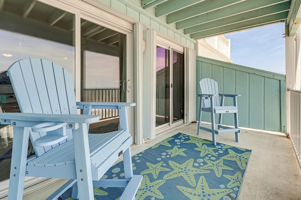 1 Mi To North Carolina Aquarium: Beachfront Escape - Kure Beach, NC