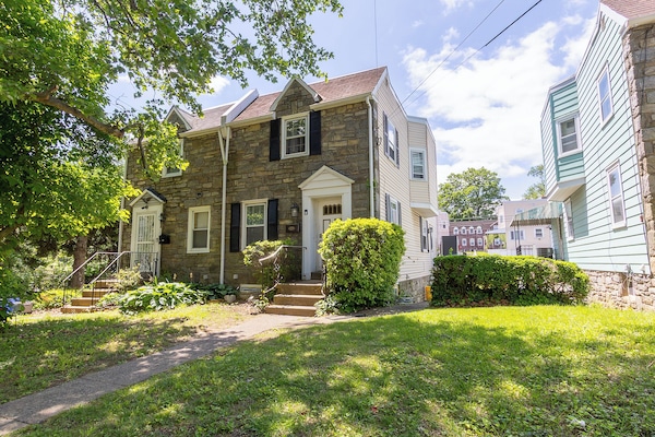 Cozy 3br Home Retreat Phl Stay W/ Parking, Near Airport, Wifi & Ac - Chester, PA