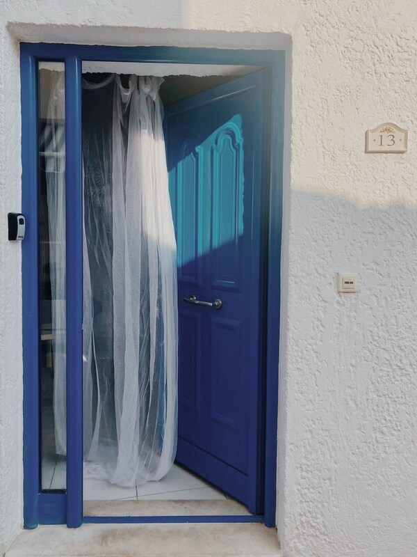 Colourful Cottage In The Old Village, Close To Everything & 15min Walk To Beach - Crete