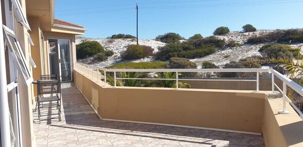 Spacious 6-bed 5 Bath West Beach House In Charming Cape Town With Wifi - Cape Town
