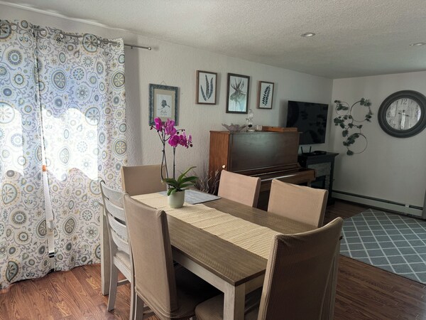 Cozy 3-bedroom House In Quiet Neighborhood! No Pet - Chugach State Park, Anchorage