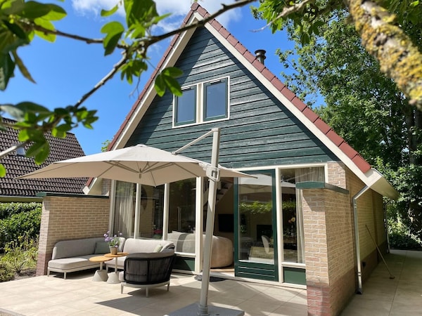 Charming Holiday Home With Fireplace In A Small-scale Holiday Park, Outdoor Swimming Pool, Close To The Beach, Quiet Surroundings. - Callantsoog