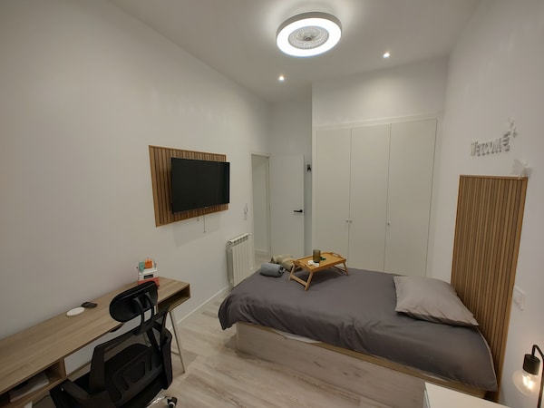 Barcelona: Habitación Con Comodidad Y Zonas Compartidas Gran Vía-madrid - Madrid