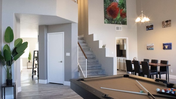 The Viva Vibe Las Vegas: Free* Heated Pool, 6bd*, Skyline View, Pool Table & Foosball, 4 Tv's, Grill - Las Vegas