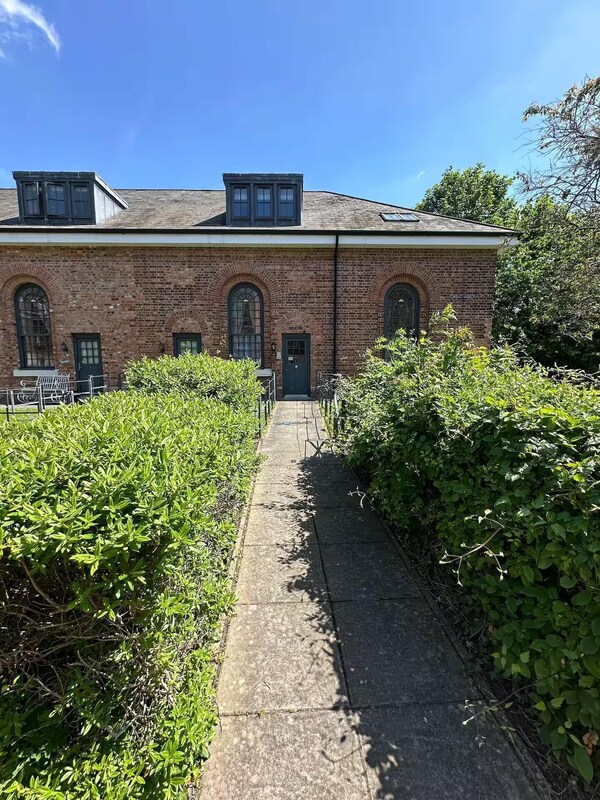 Modern Shrewsbury Apartment With Parking - Shrewsbury