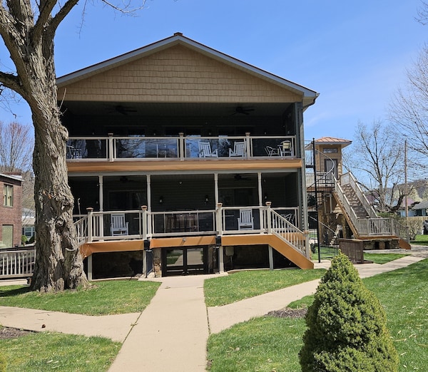 Shoreline Estates - Upper Apt Room D - Ohiopyle, PA