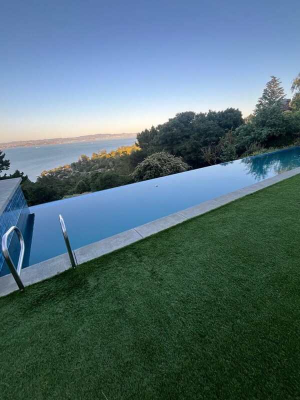 Spacious Gated Estate With Pool, Hot Tub, & Breathtaking Ocean Views In Tiburon. - San Rafael, CA