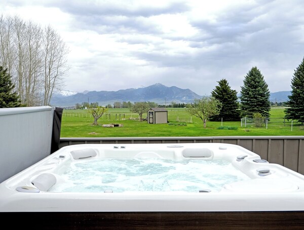 Montana Vista Retreat With Stunning Bridger Mountain Views! - Bozeman, MT