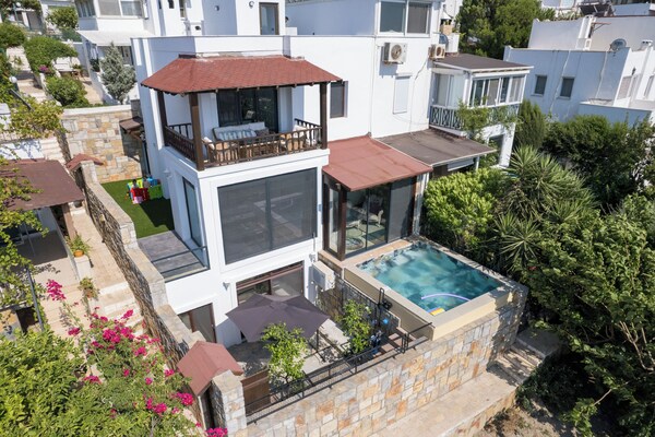Panoramic Triplex With Jacuzzi - Bitez