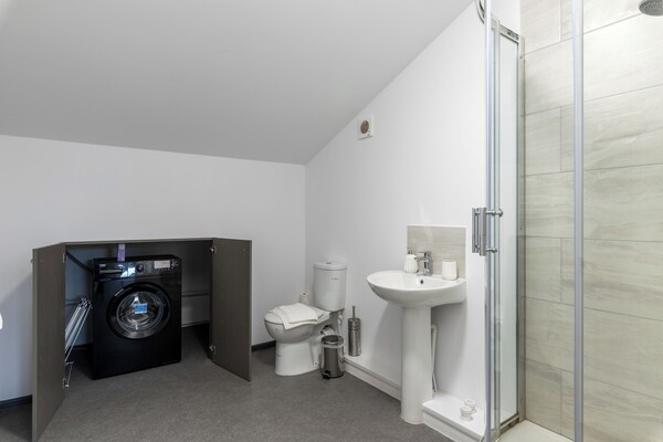 The Eldern - Spacious, Netflix, Free Parking, Close To A1 - Elton Hall and Gardens