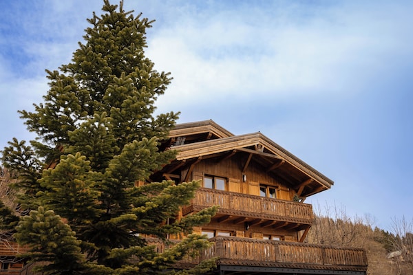 Chalet Les Rennes : Familial & Haut De Gamme à Deux Pas De La Station D'auron - Auron