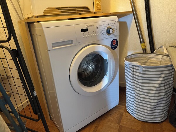 Affordable Apartment In The Heart Of Haan (Incl. Parking Space) - Langenfeld