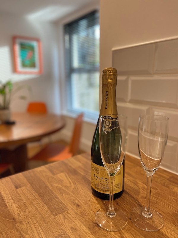 Spacious Luxury Double Apartment In Folkestone, With Parking And Ev Charging - Hythe