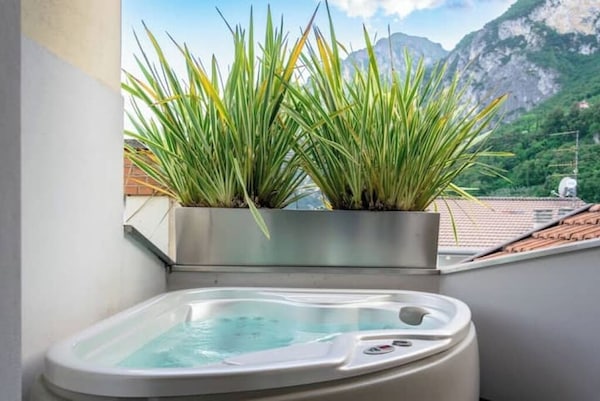 Charming Loft On Lake Garda: Hot Tub And Free Parking - Arco