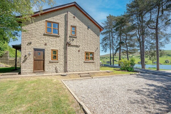 Pendle View Gatehouse  Lakeside Stay In The Ribble Valley - Clitheroe