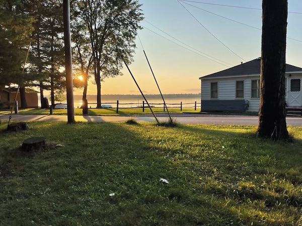 Corner Cottage In East Tawas - Tawas City, MI