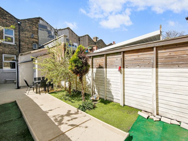 Pass The Keys | Bright & Stylish 3bed Home | Garden | Pet-friendly - Barking