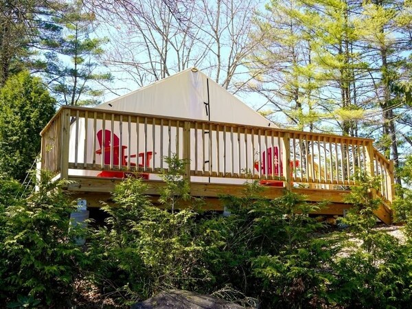 Family-friendly Lakeside Glamping Retreat! Explore Adirondack! Outdoor Pool - Adirondacks