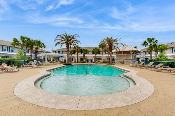 Two-story Townhome Near The Beach With Wifi, Washer And Dryer. - Pensacola, FL