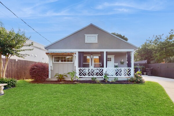 Chic Coastal Home W Private Pool, Close To Downtown & Beach - Brent, FL