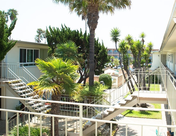 New! 2 Bed Condo Bungalow #225 - Carpinteria, CA