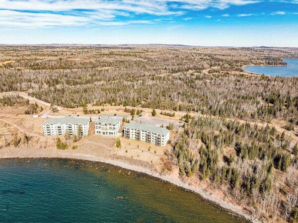 Penthouse W/pool & Hot Tub - Two Harbors, MN