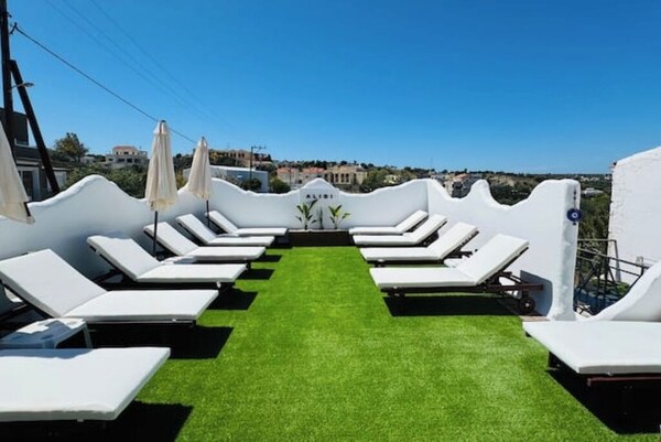 Nefeli | Spacious And Bright Apartment - Hersonissos