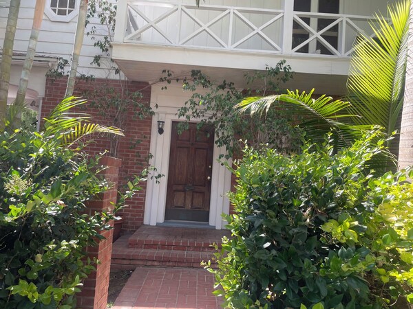 1-bedroom Condo In Beverly Hills - Beverly Hills, CA