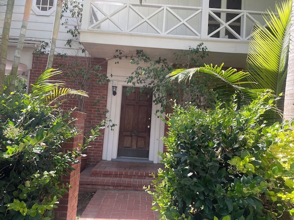 1-bedroom Condo In Beverly Hills - Beverly Hills, CA