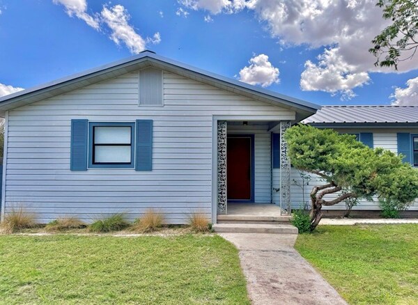 Summer House: 3-bedroom With Wifi, Ac In Marfa - Marfa, TX