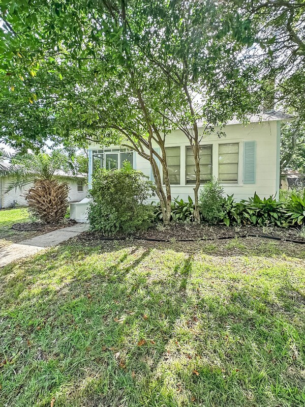 Cottage W/ Game Room & Fenced Yard  Walk To Beach! - Gulfport, MS