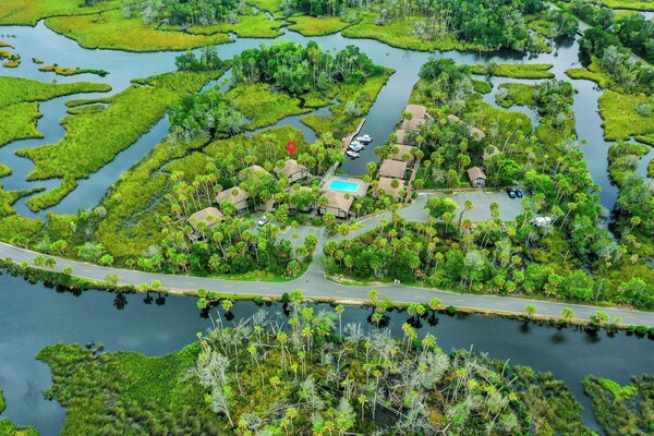 Sawgrass Oasis Poolside, Waterfront Condo - Crystal River, FL