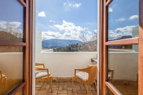 9 Bedroom Boutique Spa Hotel For Exclusive Use. - Orba