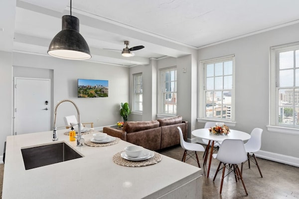 Historic Downtown Apt | King Bd | Free Parking - Reflection Lake, Birmingham
