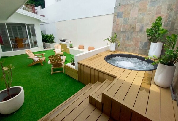 Spacious 5br In Escazu W/jacuzzi, Sauna & Fire Pit - San José
