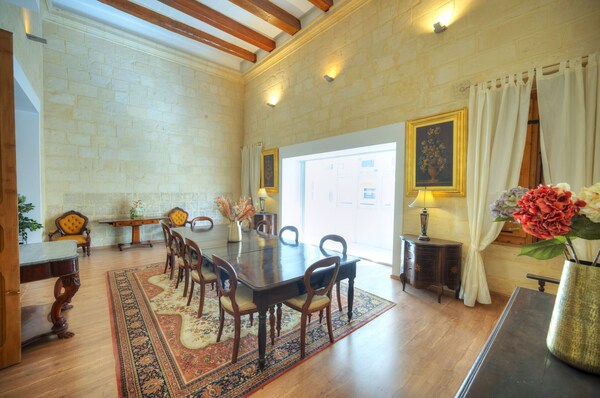 Magestic Palazzo, Jacuzzi On Roof Terrace Goval-3 - Malta