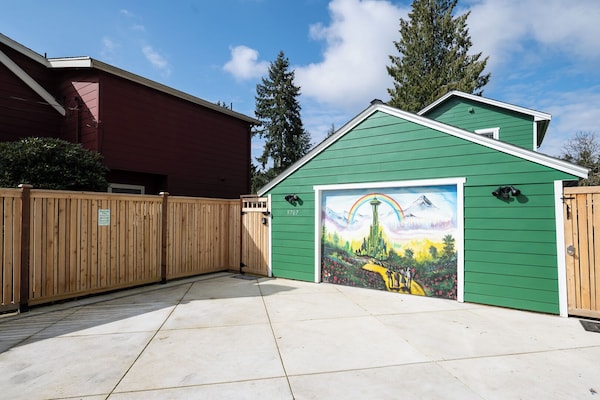 Over The Rainbow House In The Emerald City, Seattle Wa - Seattle, WA