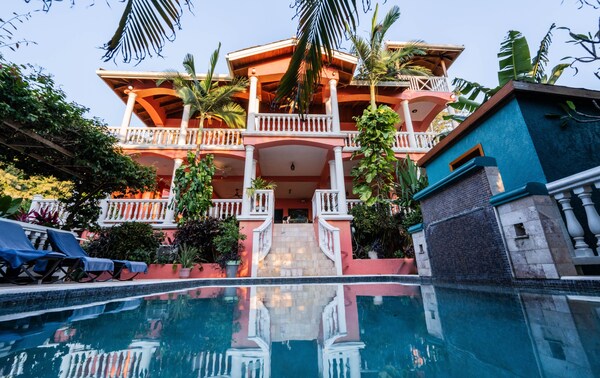 Tortuga Apartment: Cozy 1-bedroom Apartment With Pool And Breakfast - Roatán