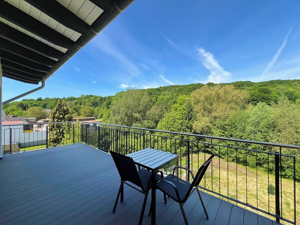Luxurious 4-room Penthouse With Jacuzzi, Roof Terrace, Parking Space, E-charging Station - Bonn