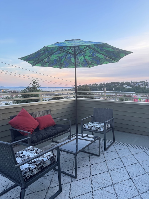 Georgeous Queen Anne Townhouse - Rooftop Deck! - Interbay - Seattle
