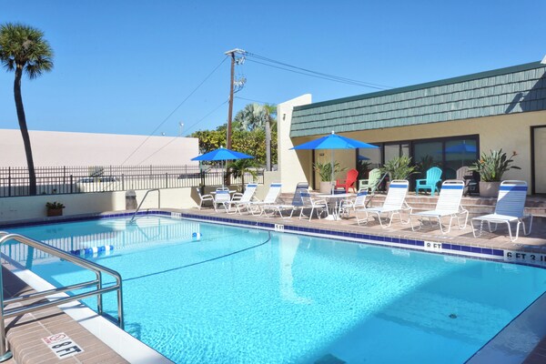 Beautiful 2-bedroom, 2 Bath Condo On World Famous Siesta Key Beach - Siesta Key, FL