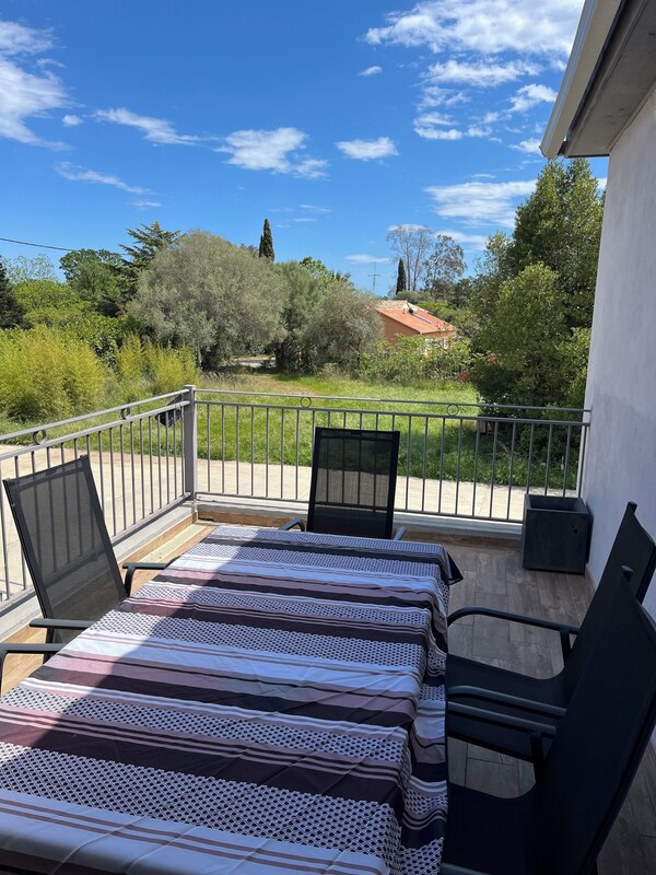 Belle Appartement Dans Une Maison  à Ghisonaccia Haute-corse - Aléria