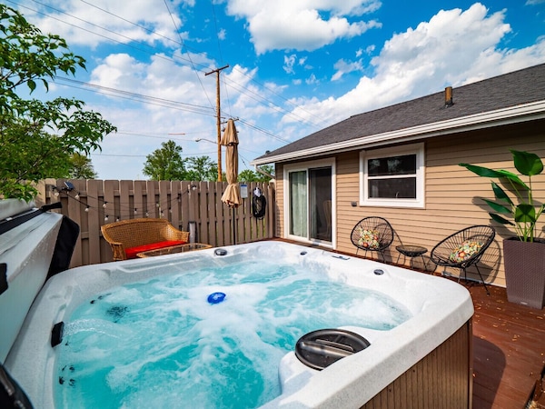 Lake Cottage|hot Tub|game Room|sleeps 7 - Lake Erie, PA