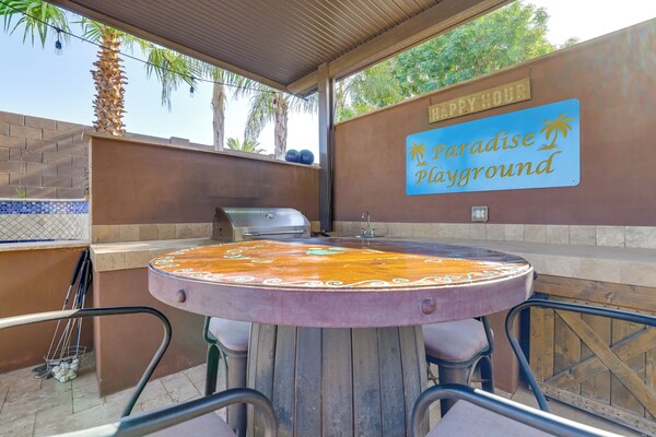 Swim-up Bar & Putting Green: Goodyear Getaway! - Goodyear, AZ