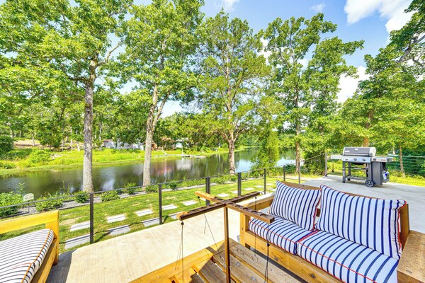A-frame Cabin W/ Deck Near Cedar Creek Lake - Log Cabin, TX